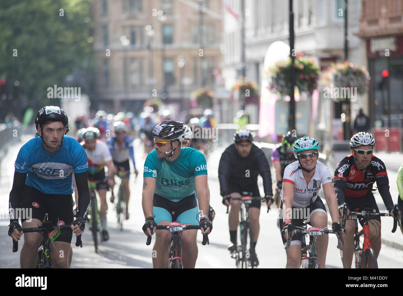 London surrey 100 bike ride sun hi-res stock photography and images - Alamy