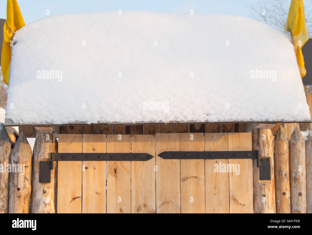 Frost winter garden gate climate hi-res stock photography and images ...