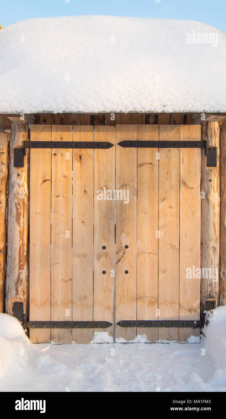 Frost winter garden gate climate hi-res stock photography and images ...