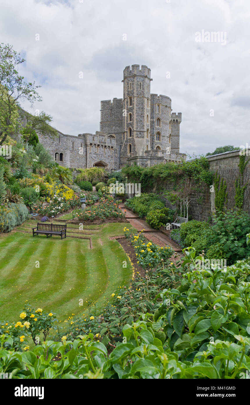 Windsor castle garden hi-res stock photography and images - Alamy