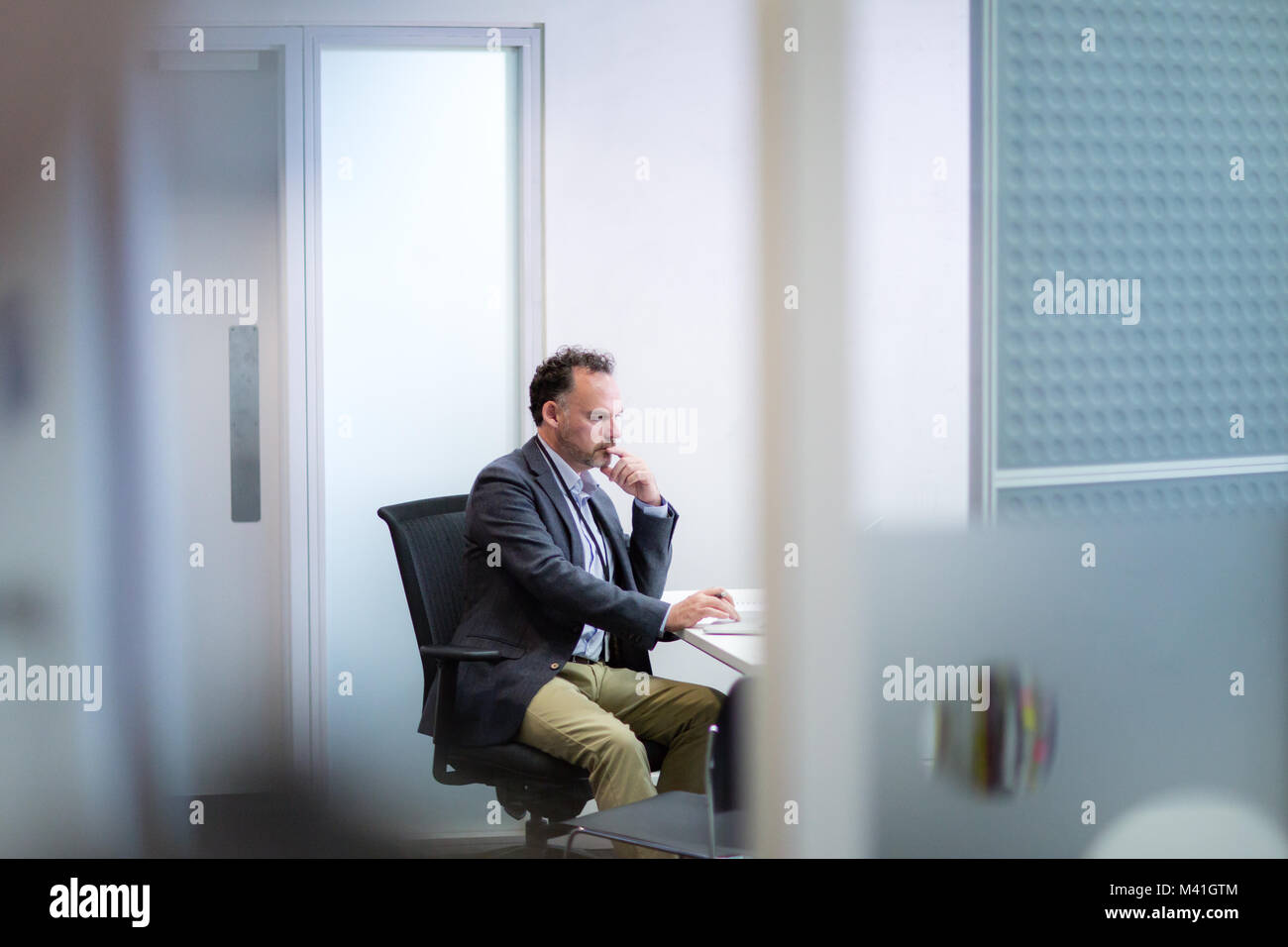 Doctor working in clinic hi-res stock photography and images - Alamy