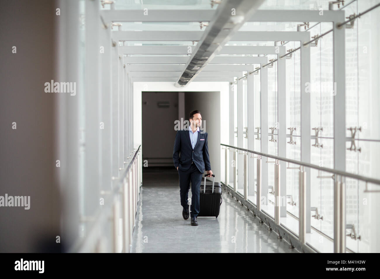 Businessman airport terminal hi-res stock photography and images - Alamy