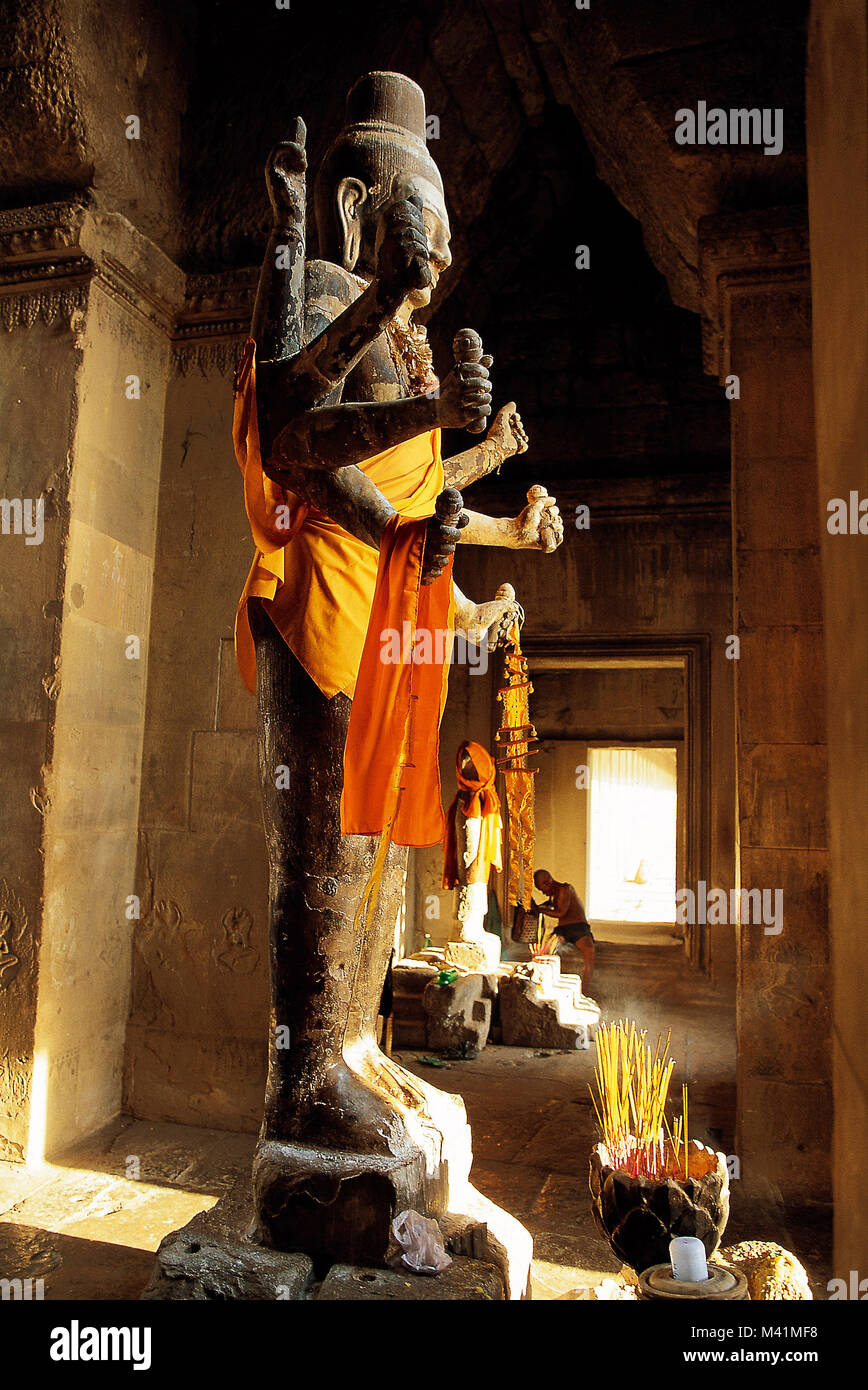 Cambodia, Angkor Vat, Vishnu statue Stock Photo - Alamy