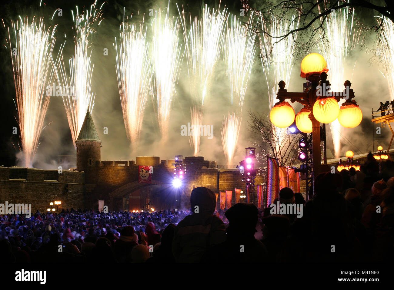 Opening show hi-res stock photography and images - Alamy