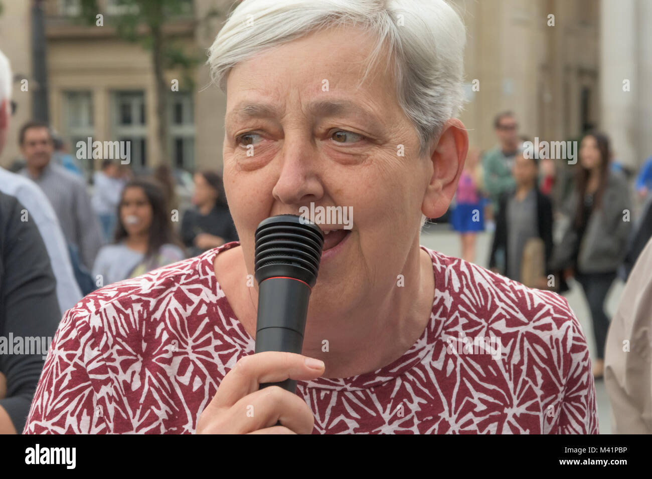 Victimised PCS rep Candy Udwin speaks at the alternative party and ...