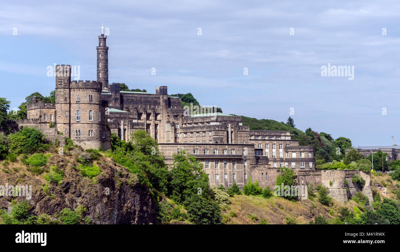 Edinburgh castle royal palace hi-res stock photography and images - Alamy