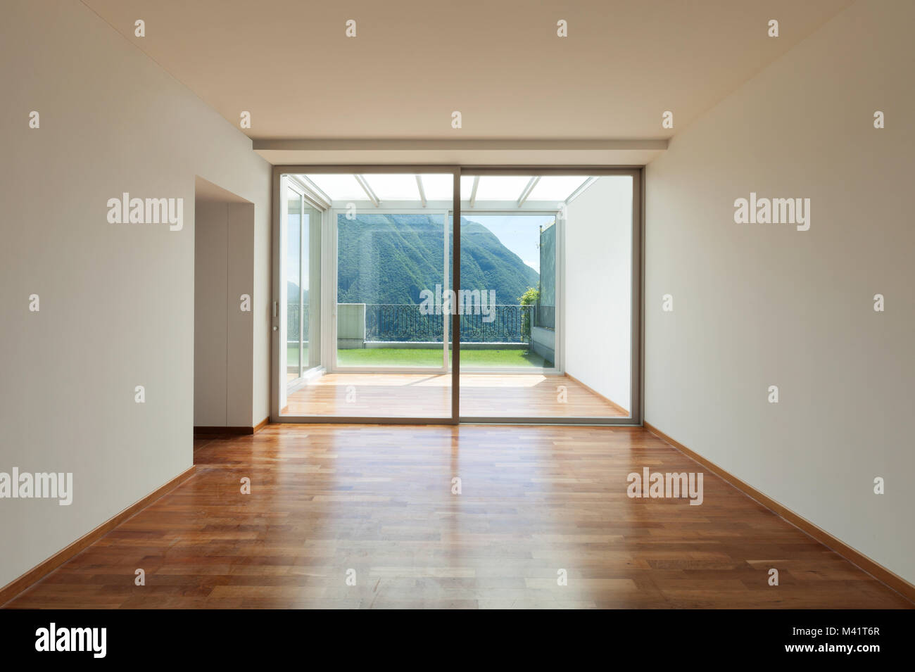 Garden empty hi-res stock photography and images - Alamy