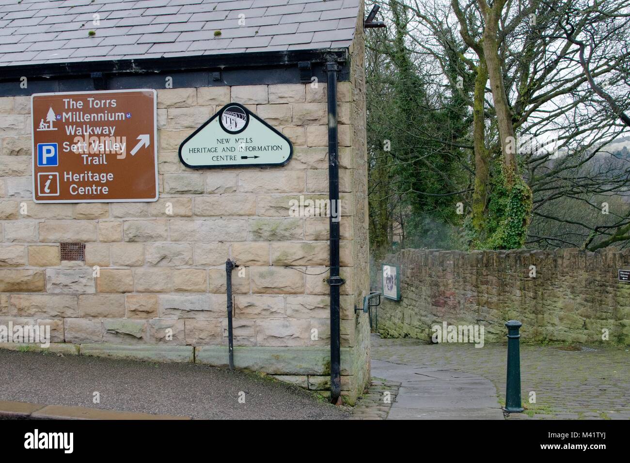 Derbyshire sign for new mills hi-res stock photography and images - Alamy