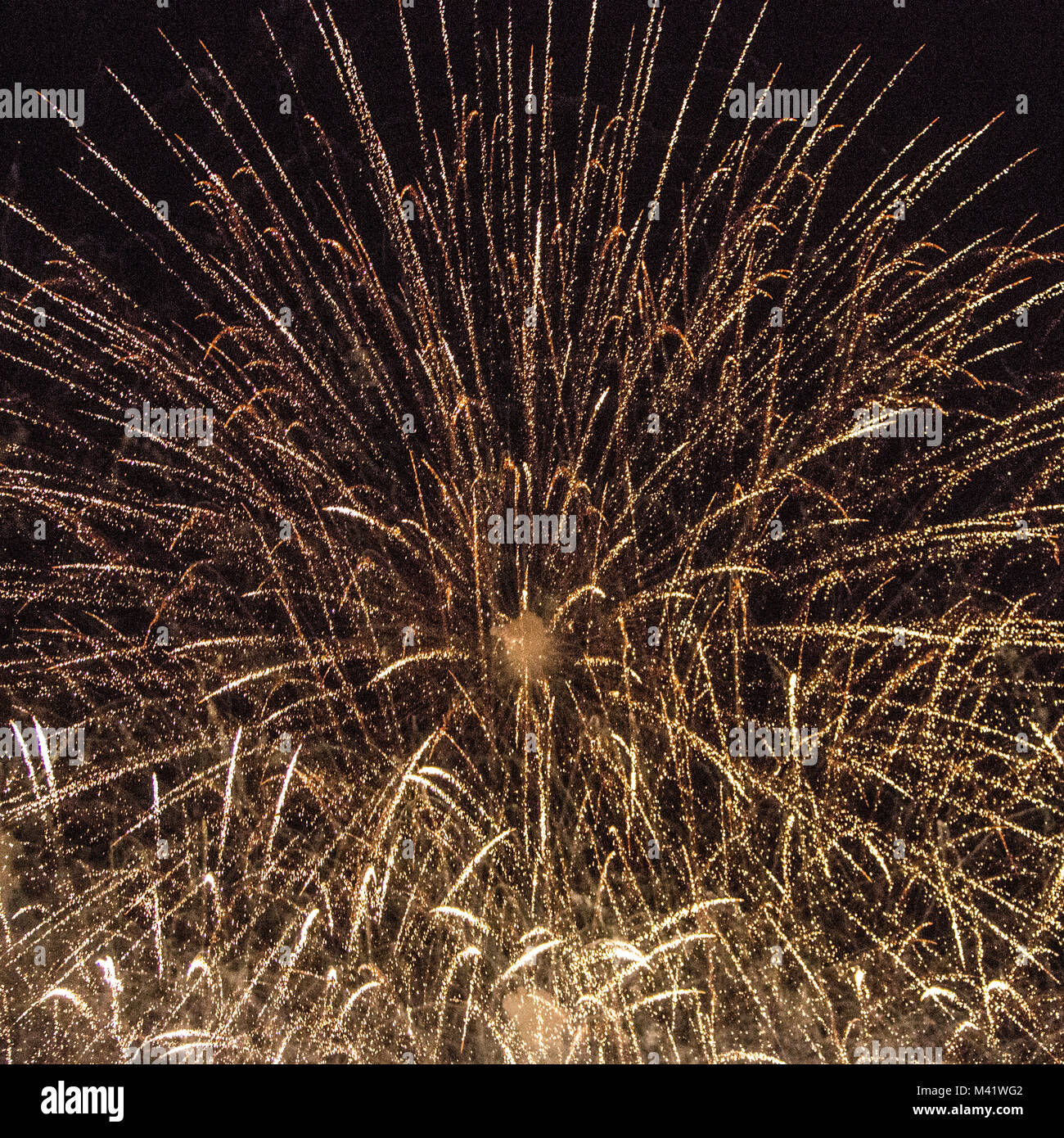 Fireworks bursting in night sky hi-res stock photography and images - Alamy