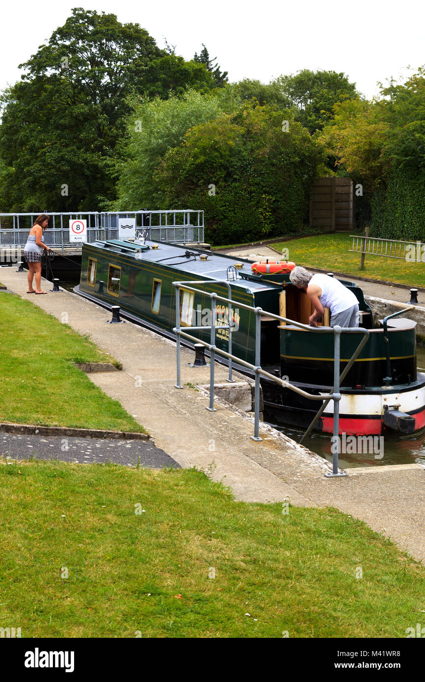 Narrow Boat in Culham Lock on the River Thames Oxfordshire Stock Photo ...