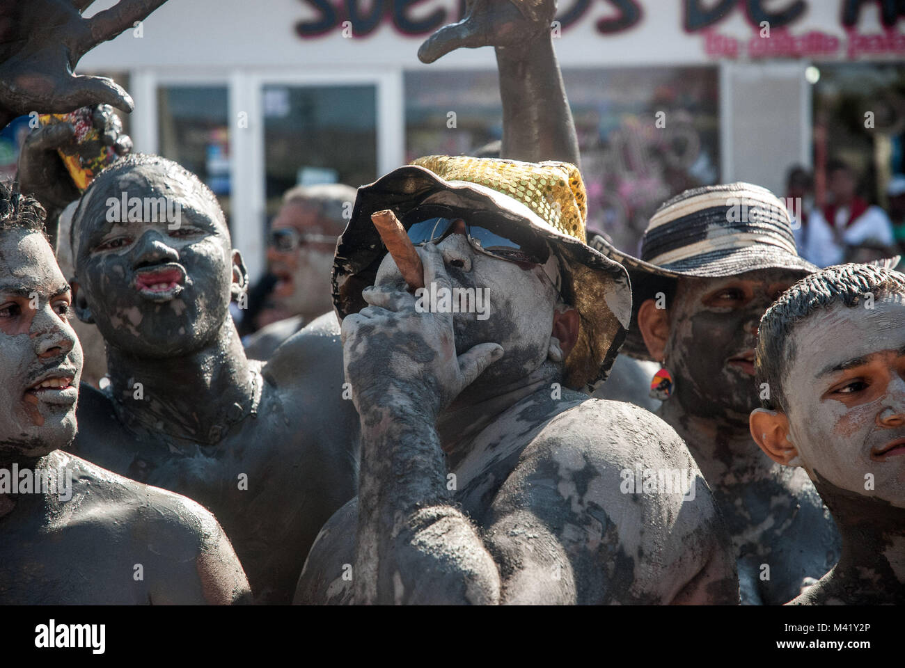 Men in mud hi-res stock photography and images - Alamy