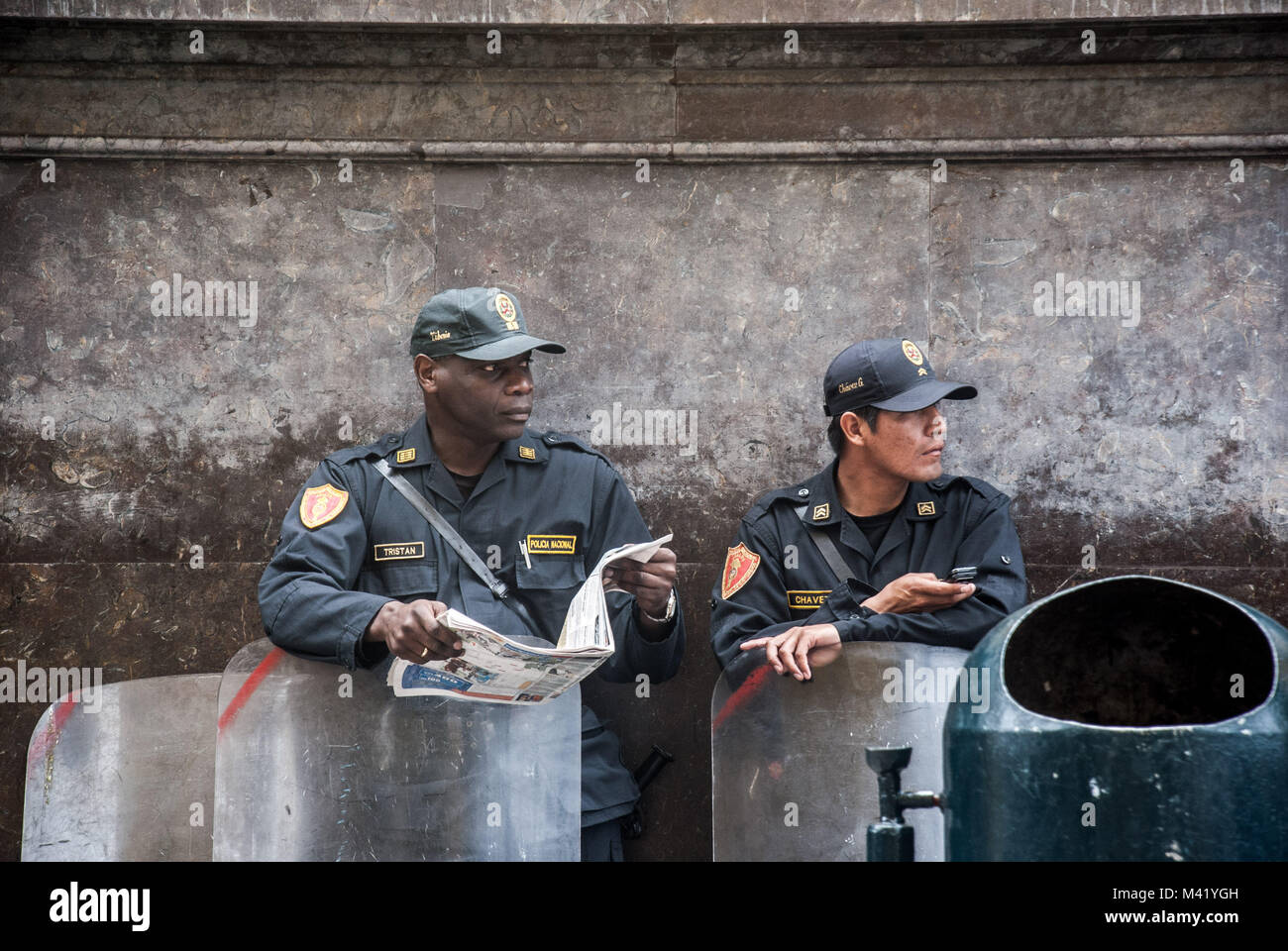 Policemen hi-res stock photography and images - Alamy