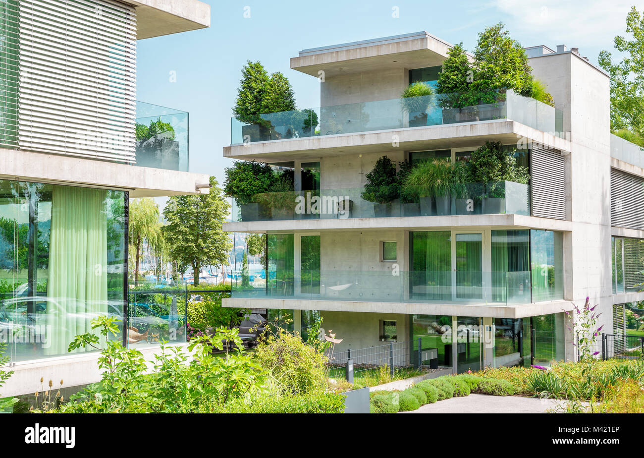 Modern apartment building at the lake in Zurich Stock Photo - Alamy