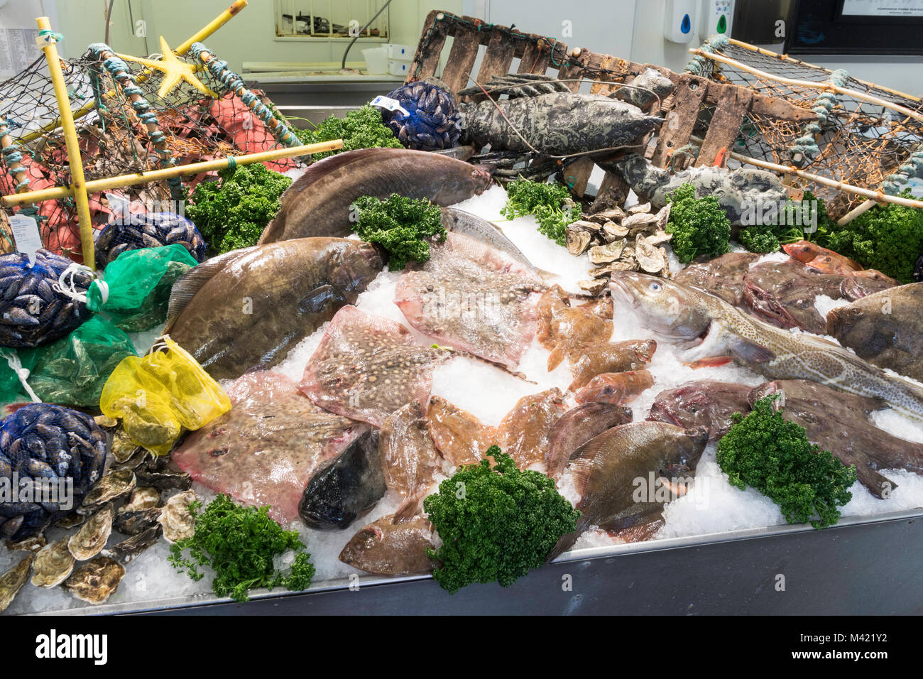 British england fishmonger fishmongers hi-res stock photography and ...