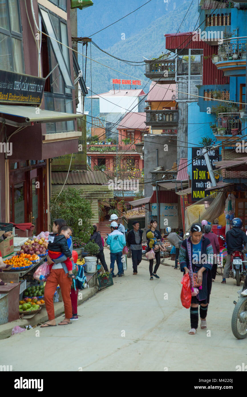 Sapa town in muong hoa hi-res stock photography and images - Alamy