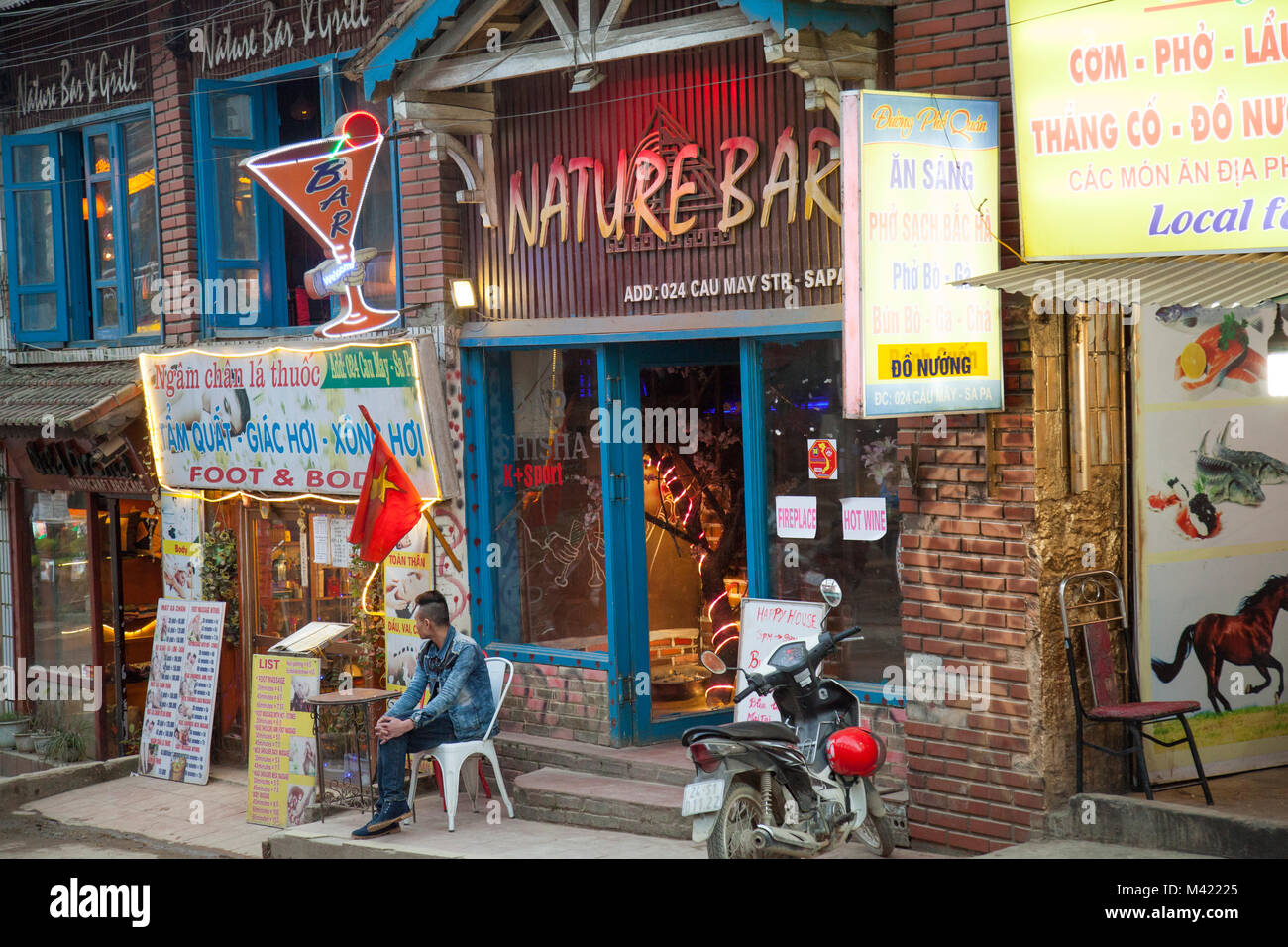Native son bar hi-res stock photography and images - Alamy