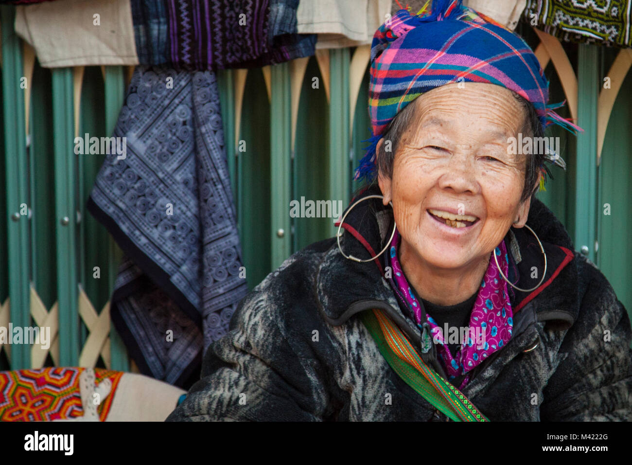 Old hmong woman in sapa vietnam hi-res stock photography and images - Alamy