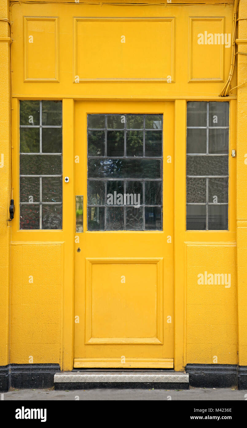 Yellow entrance hi-res stock photography and images - Alamy
