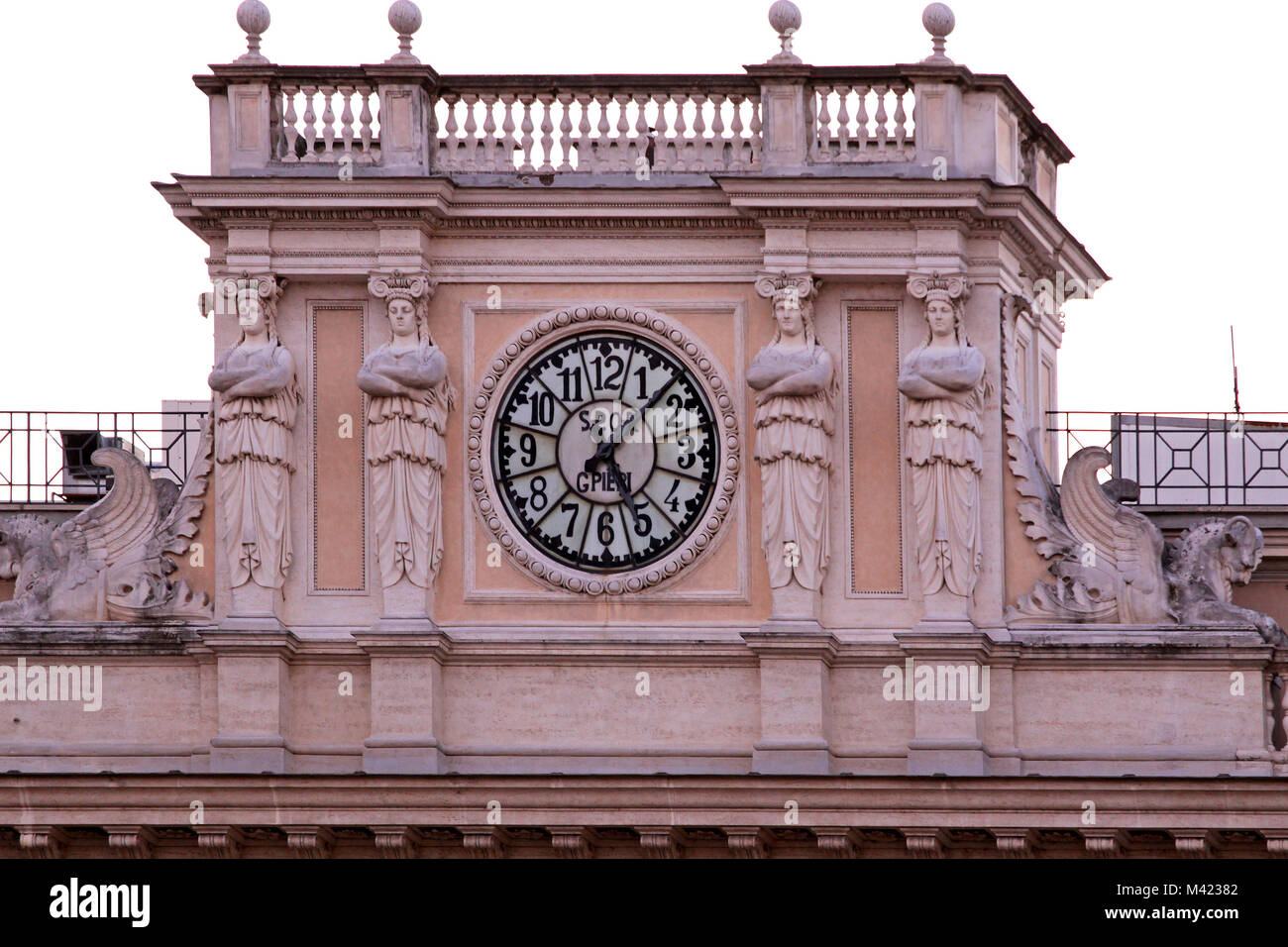 Publick clock hi-res stock photography and images - Alamy
