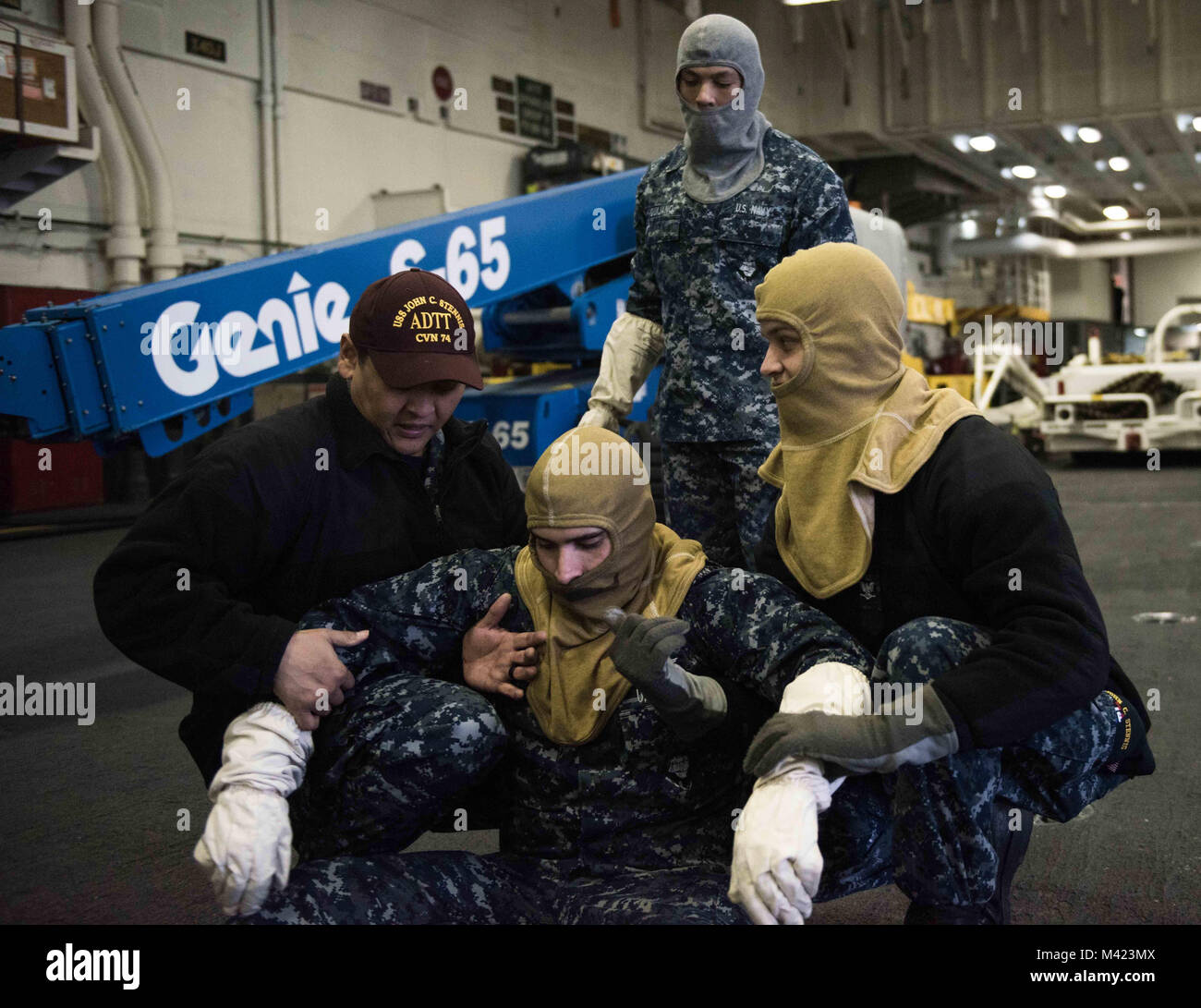 U s navy aviation mate 2nd hi-res stock photography and images - Alamy