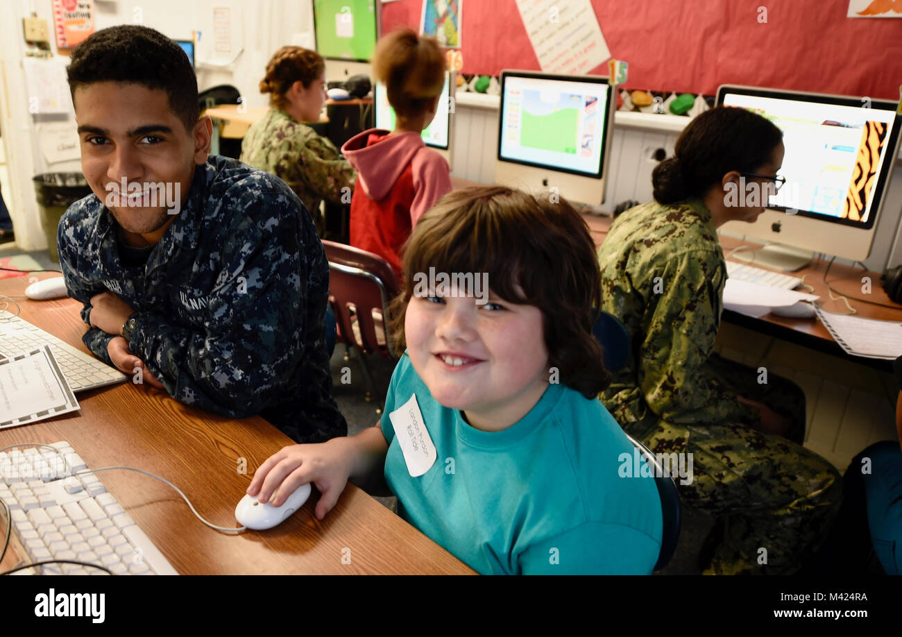 Fourth grade computer hi-res stock photography and images - Alamy