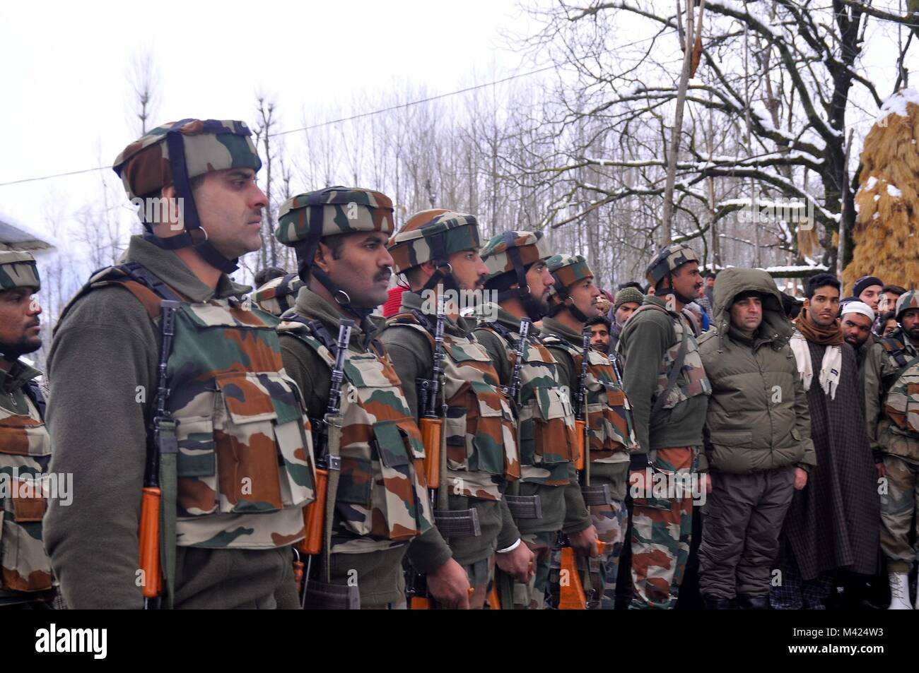 Anantnag, India. 13th Feb, 2018. Indian army soldiers pays tribute to ...