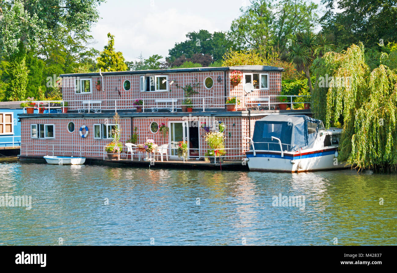 Hampton, East Molesey, Boat House, Surrey, England Stock Photo - Alamy