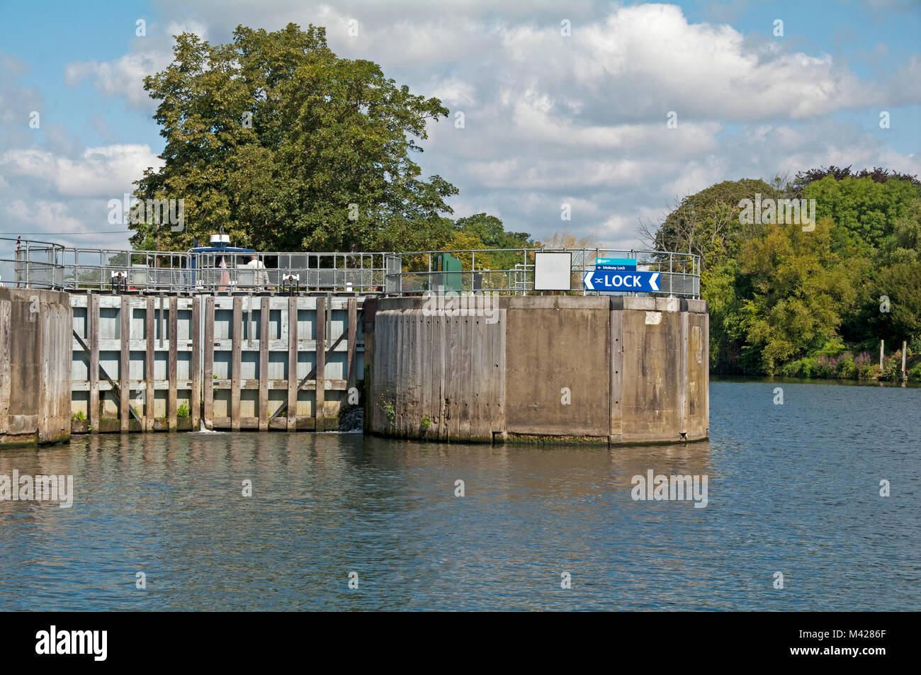 Molesey hi-res stock photography and images - Alamy