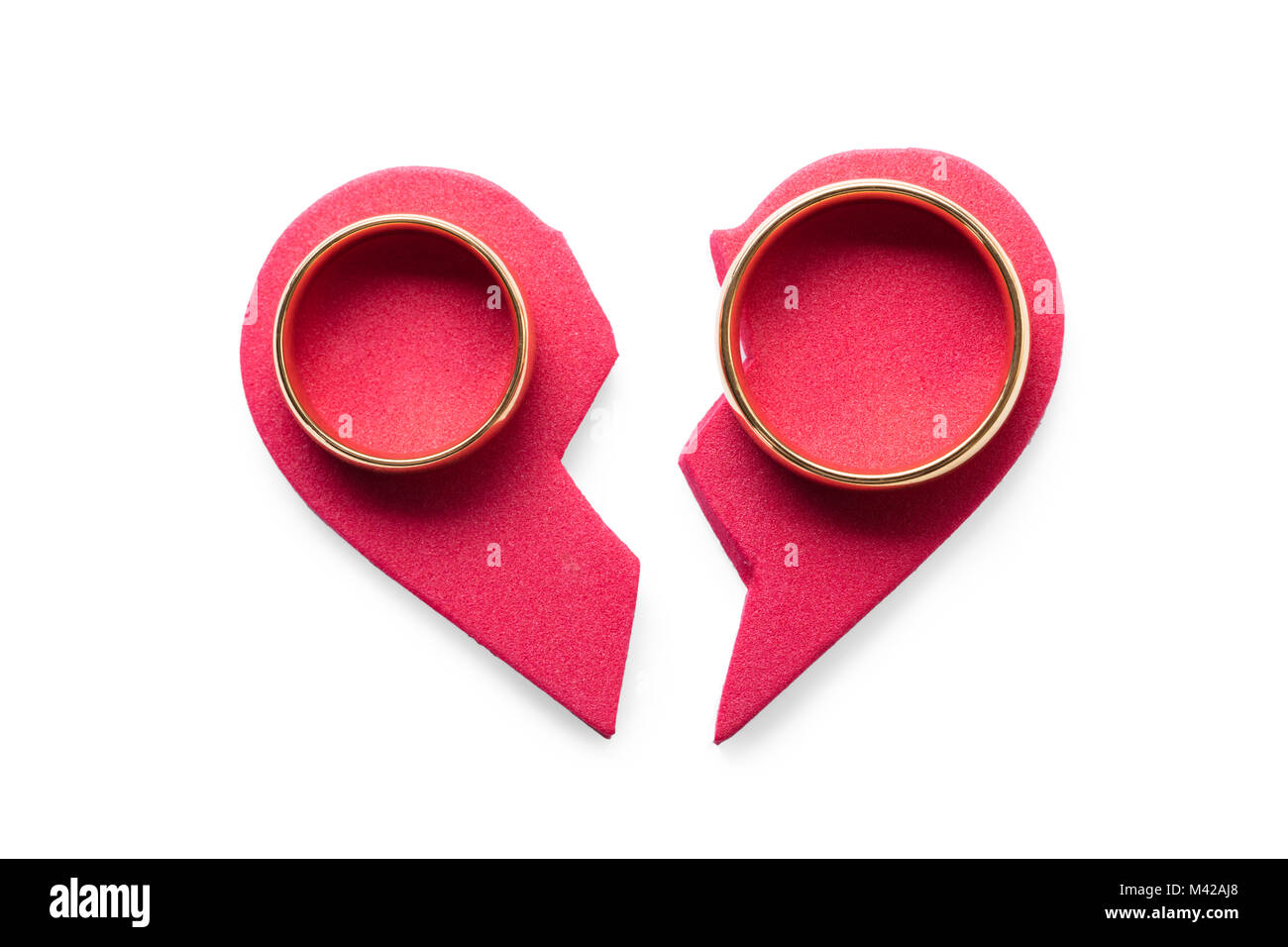 Broken wedding ring hi-res stock photography and images - Alamy