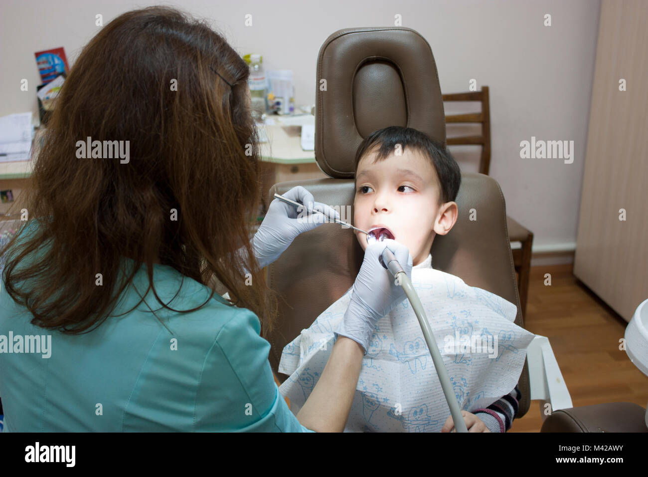 Doctor treating a child hi-res stock photography and images - Alamy
