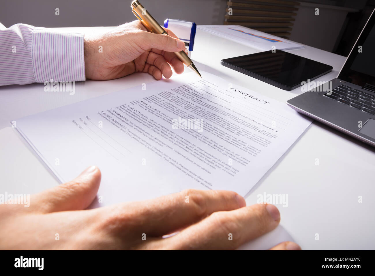 Singing desk office hi-res stock photography and images - Alamy