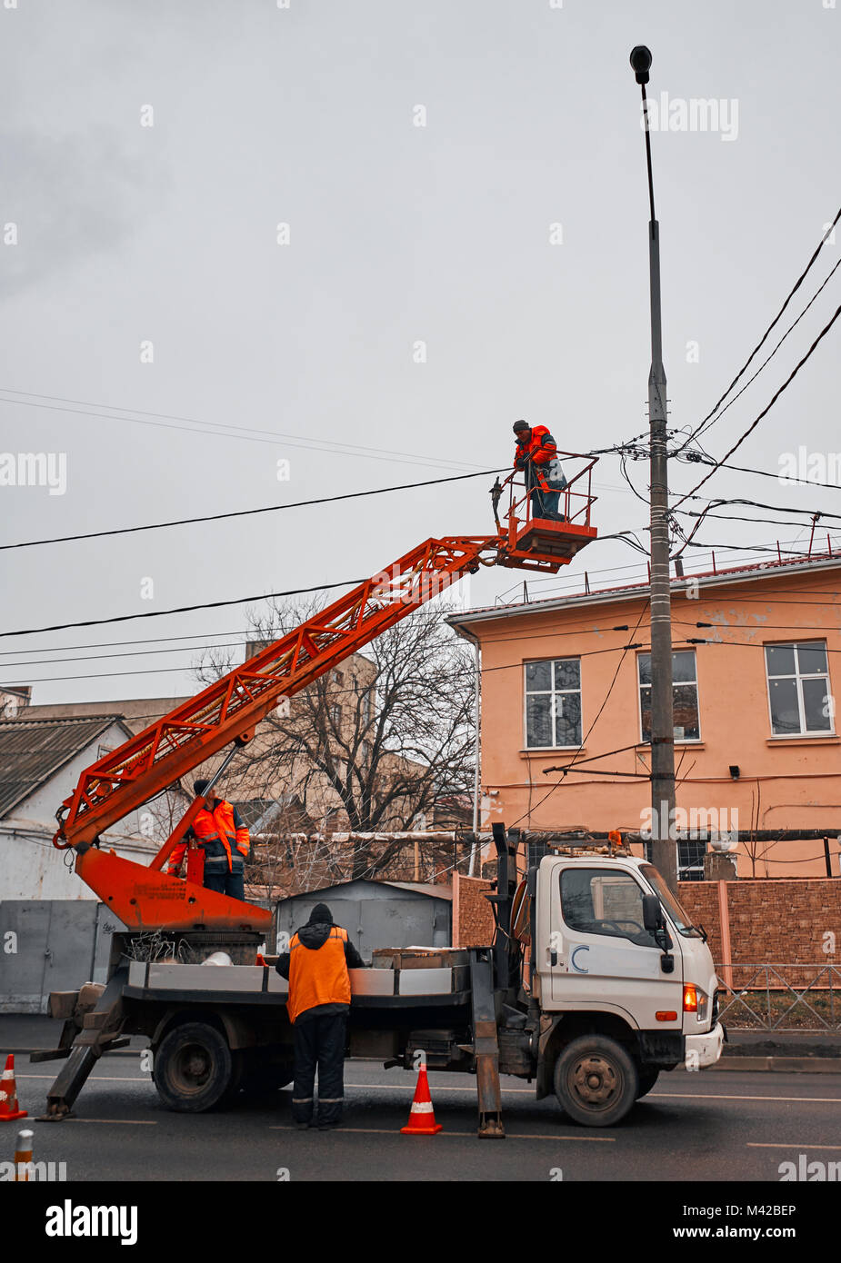 emergency crew on the power line Stock Photo - Alamy