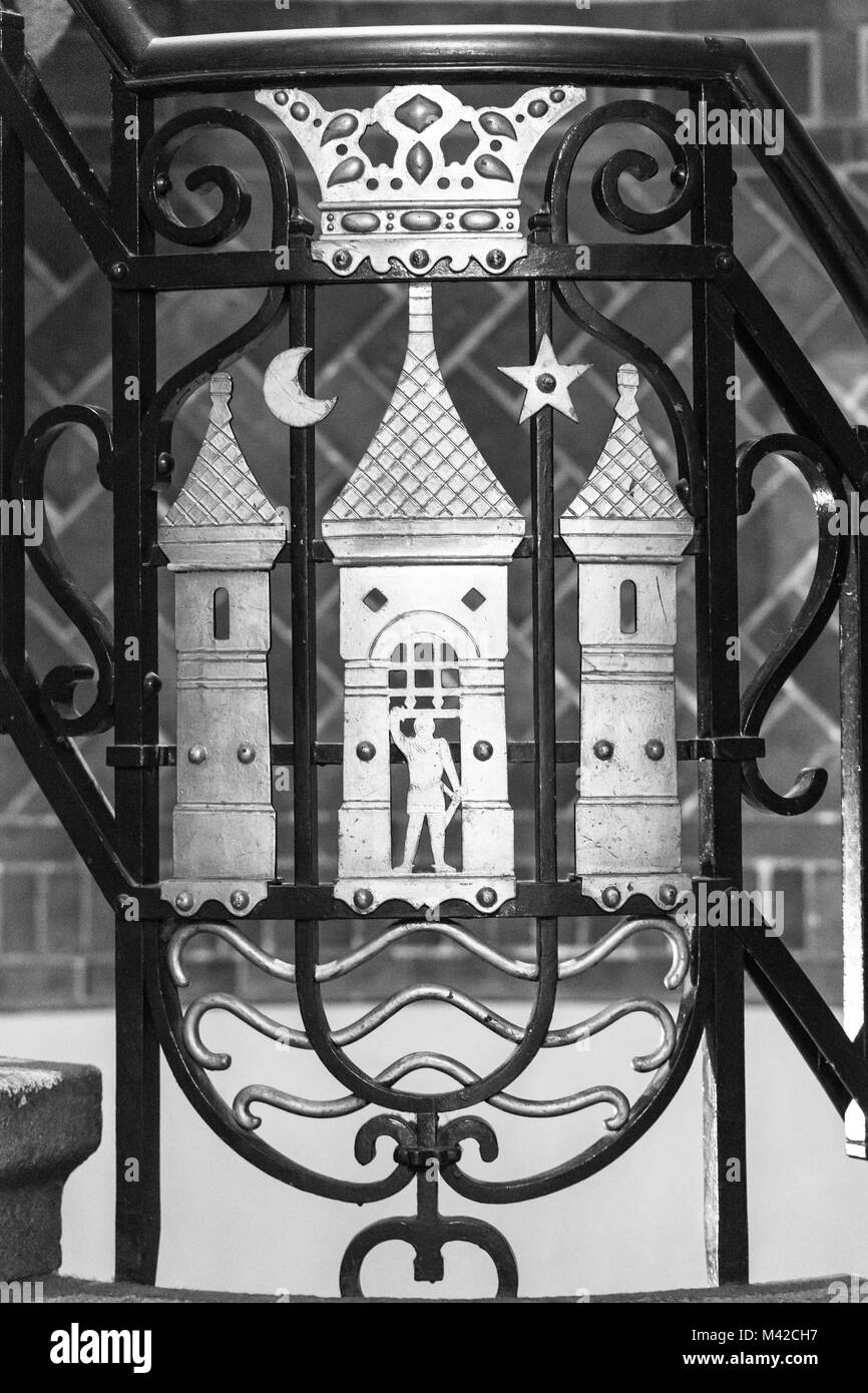 Castle emblem Black and White Stock Photos & Images - Alamy