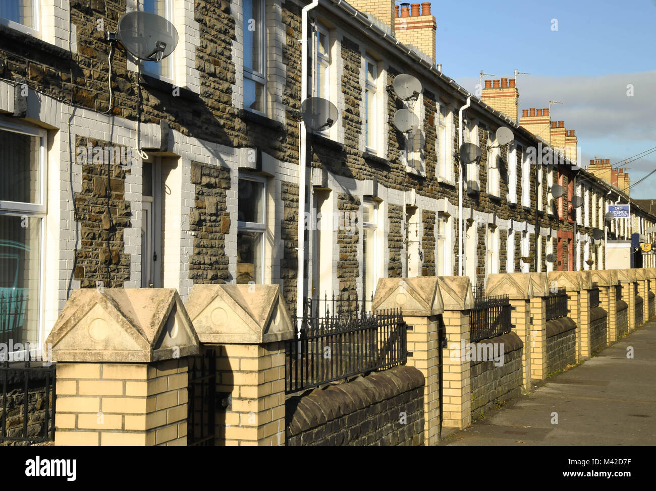 Terraced accommodation hi-res stock photography and images - Alamy