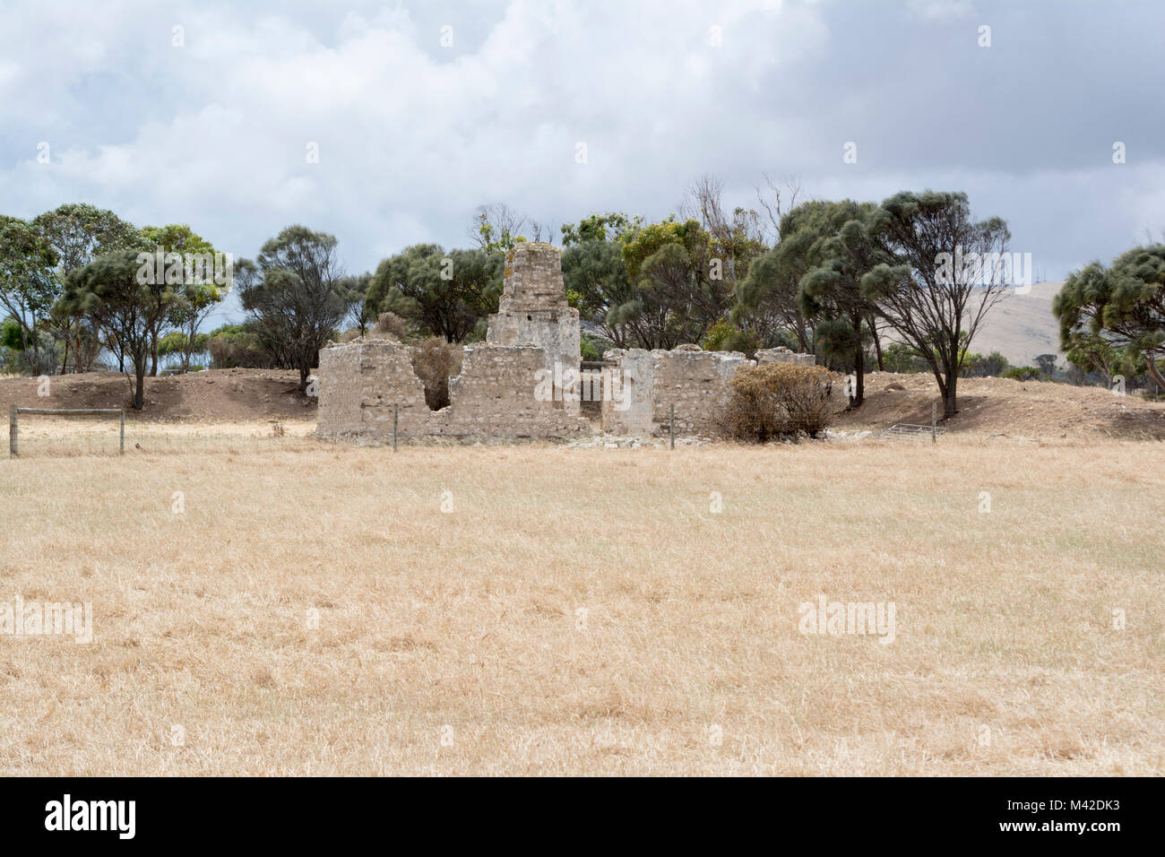 Australian homestead ruins hi-res stock photography and images - Alamy