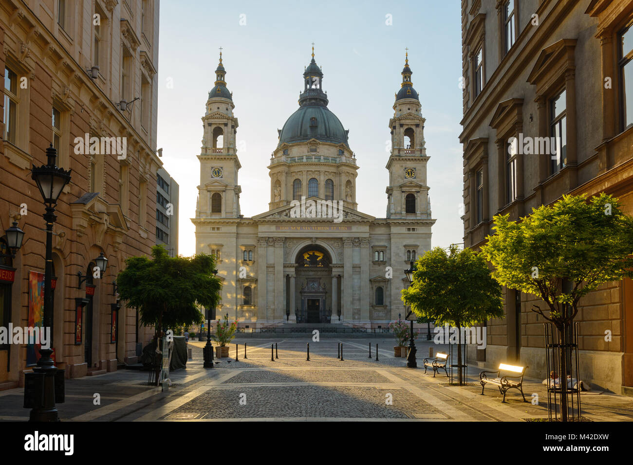 Basilica front hi-res stock photography and images - Alamy