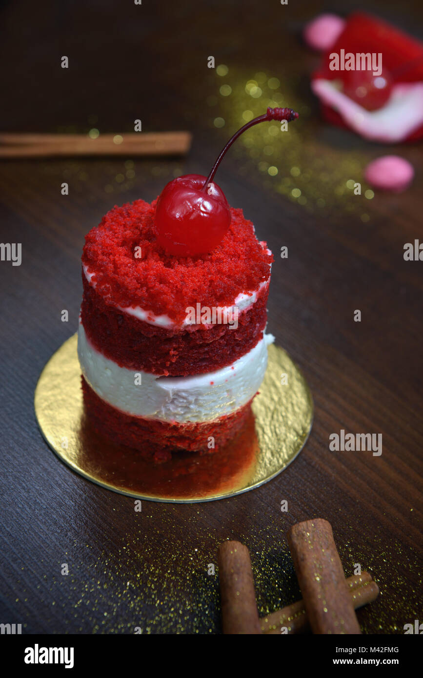 Red velvet cupcakes with decorations for Valentines day Stock Photo - Alamy