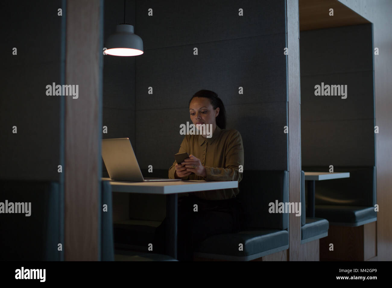 Businesswoman working late at night in office alone Stock Photo - Alamy