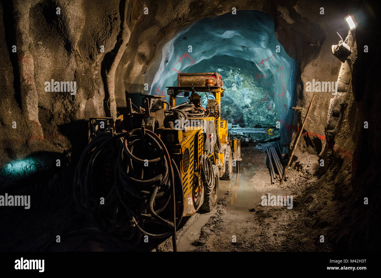 Man operating machines hi-res stock photography and images - Alamy