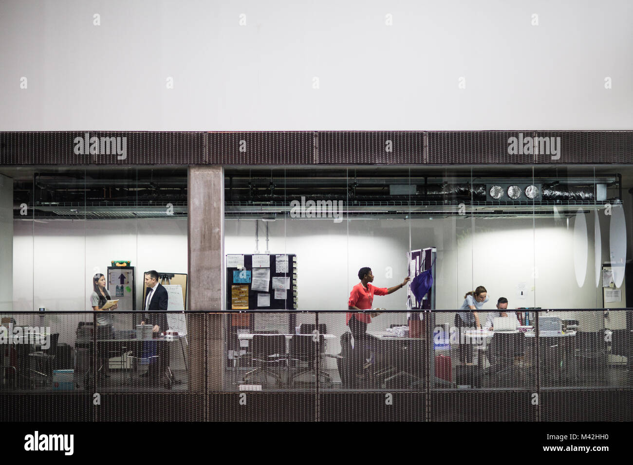 Office window night exterior hi-res stock photography and images - Alamy