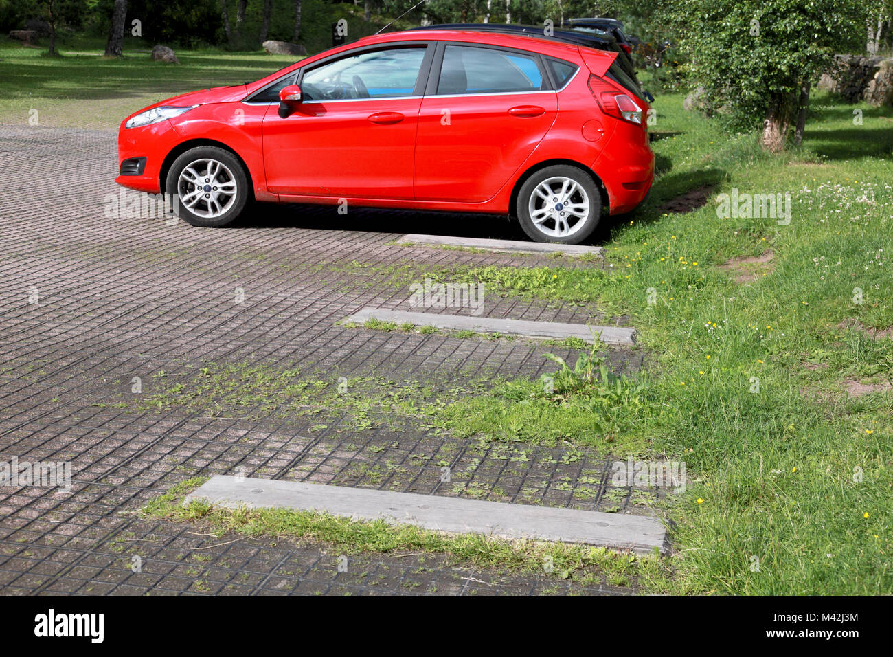 Protective rubber mesh matting in a car park Stock Photo - Alamy