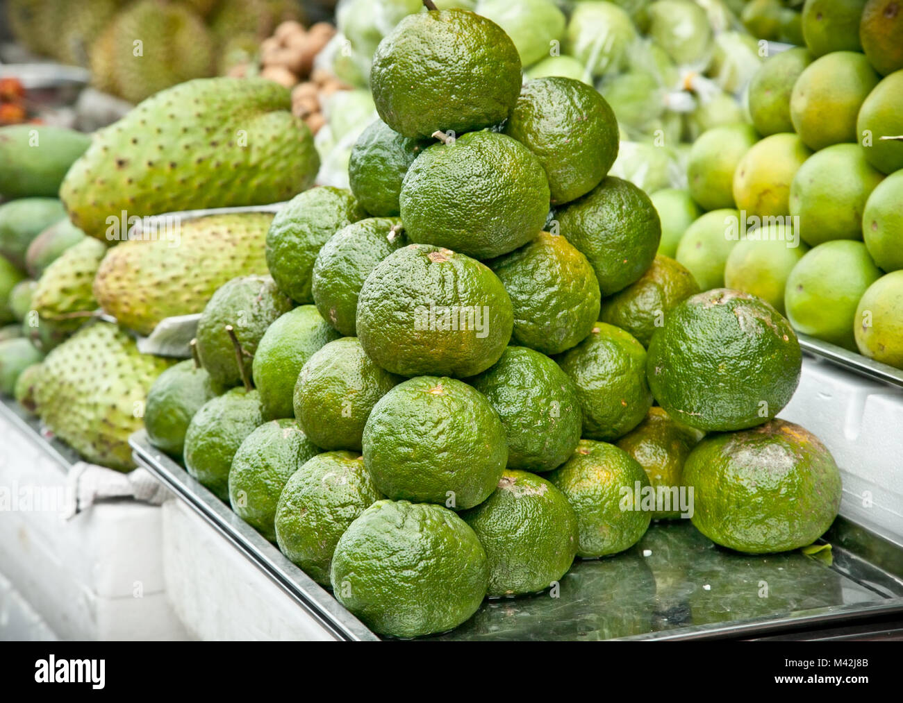 Asia green orange on the market in Saigon, Vietnam Stock Photo - Alamy