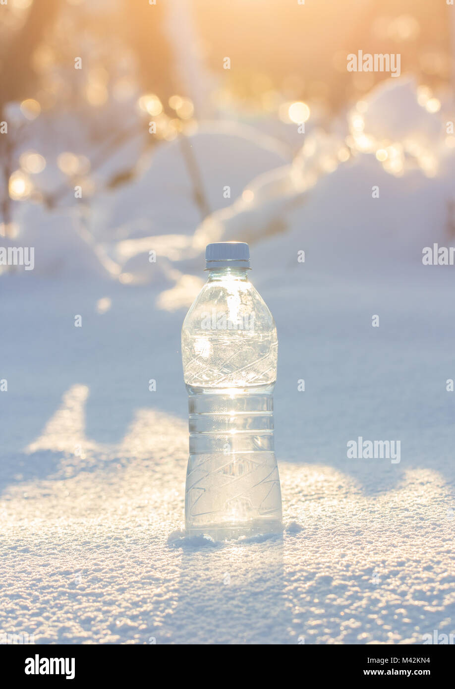 bottle of water in snow Stock Photo - Alamy