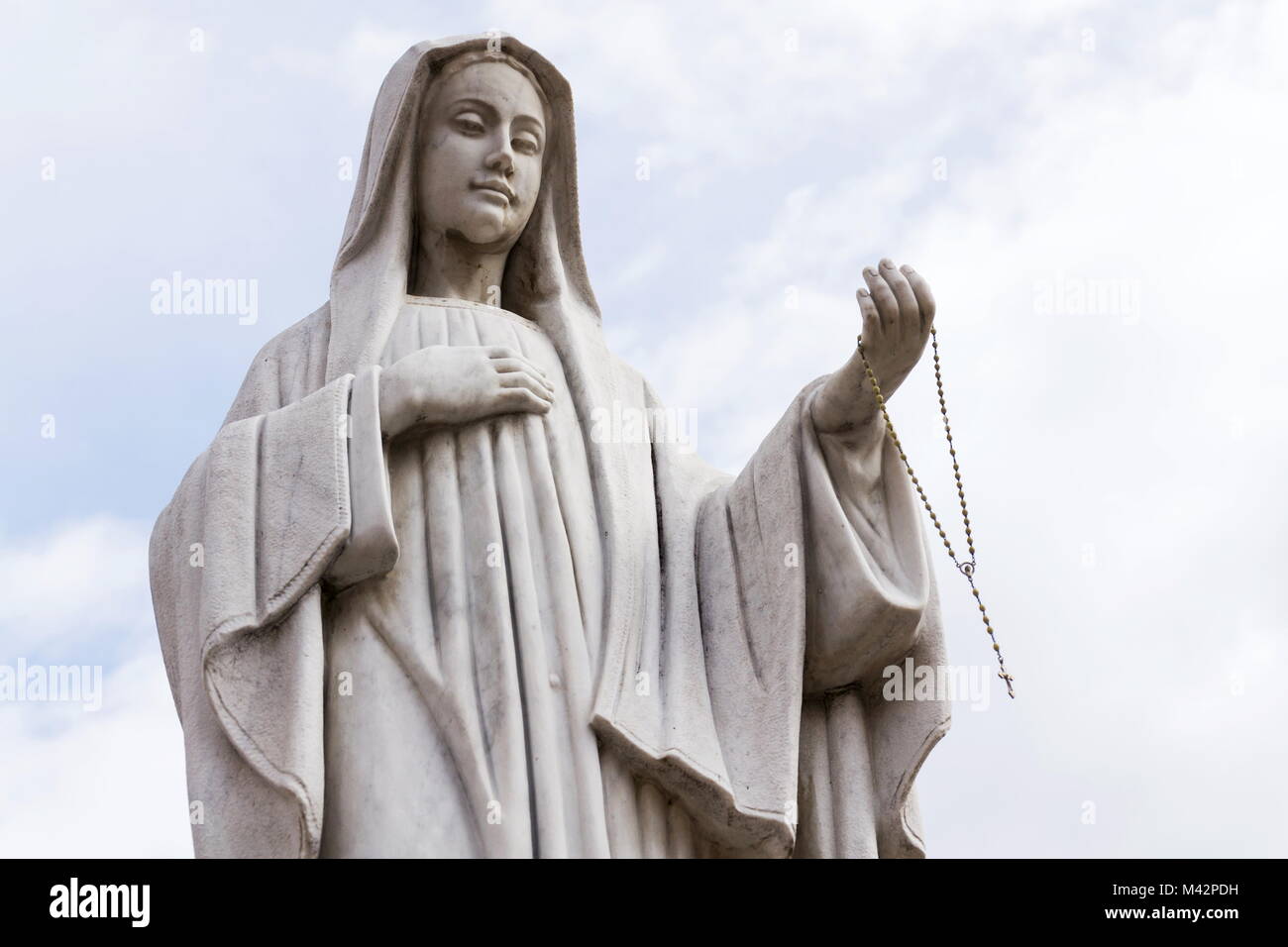 Virgin mary with rosary hi-res stock photography and images - Alamy