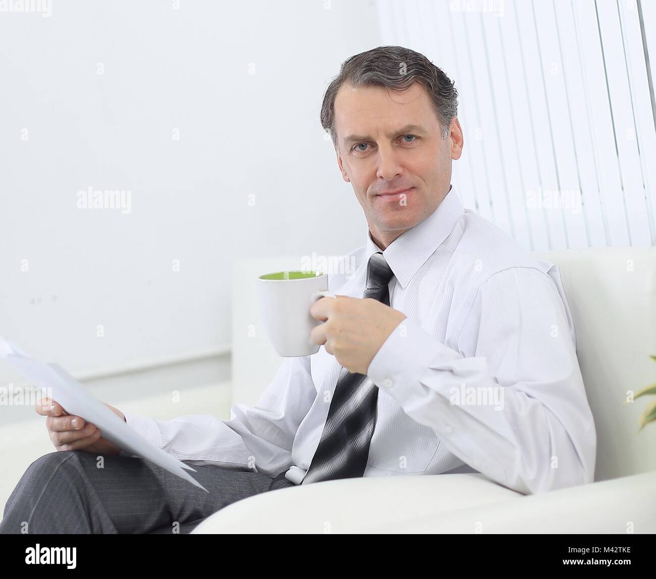 Men drinking tea in hotel hi-res stock photography and images - Alamy