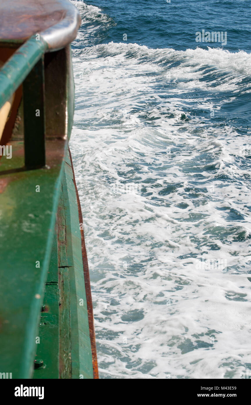Ship making waves ocean hi-res stock photography and images - Alamy