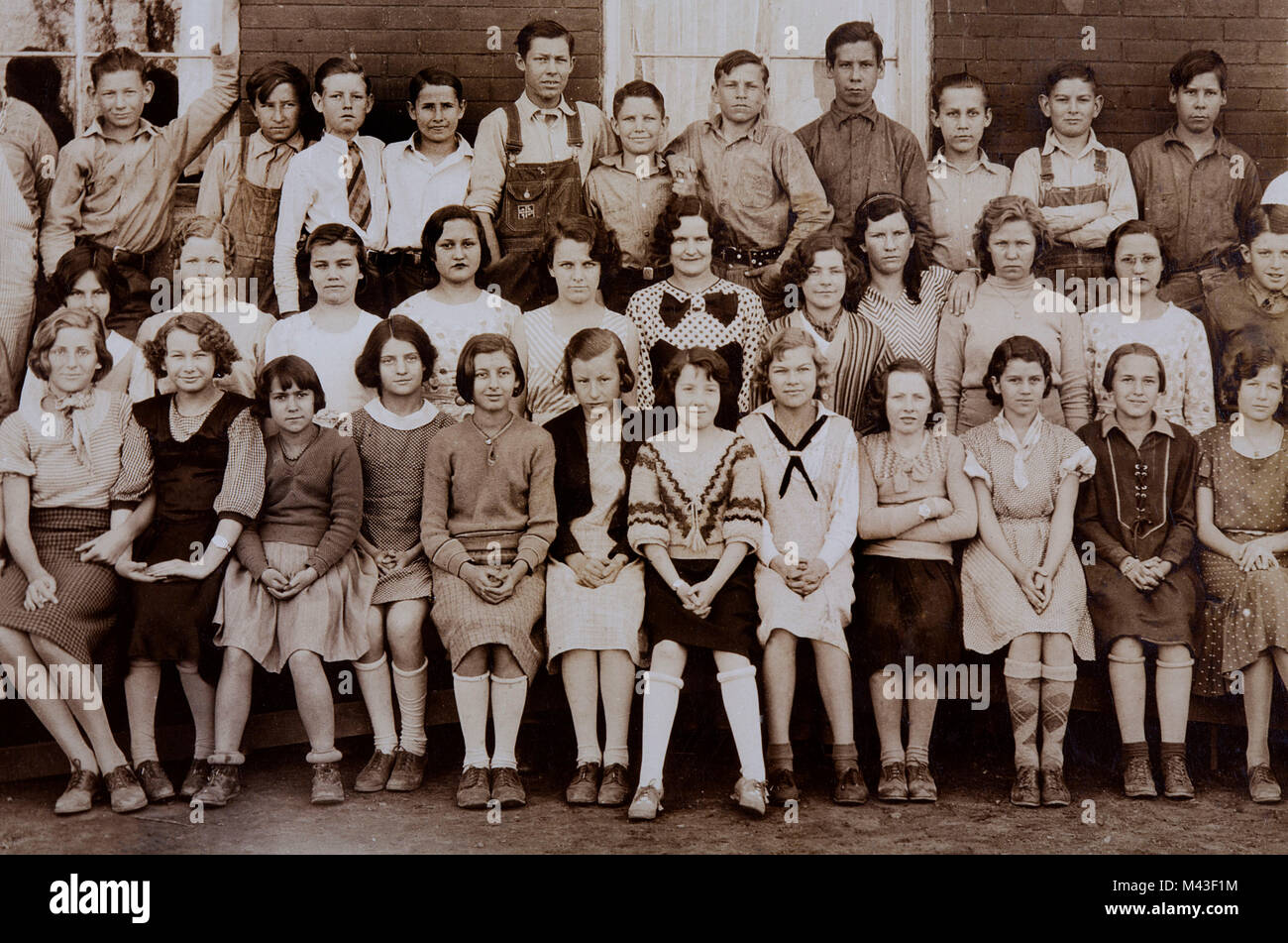 Old school group photo black hi-res stock photography and images - Alamy