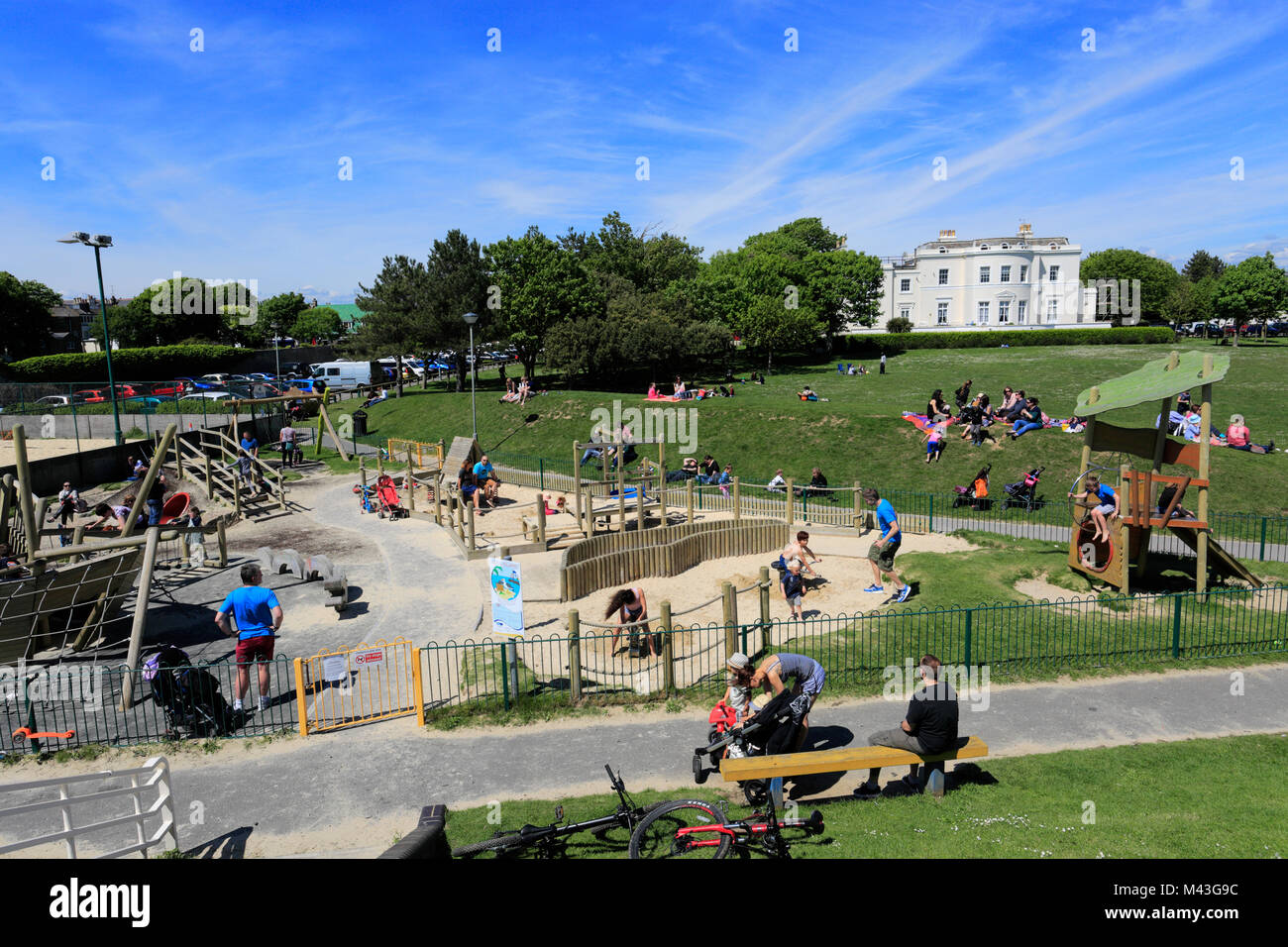 Worthing parks hi-res stock photography and images - Alamy