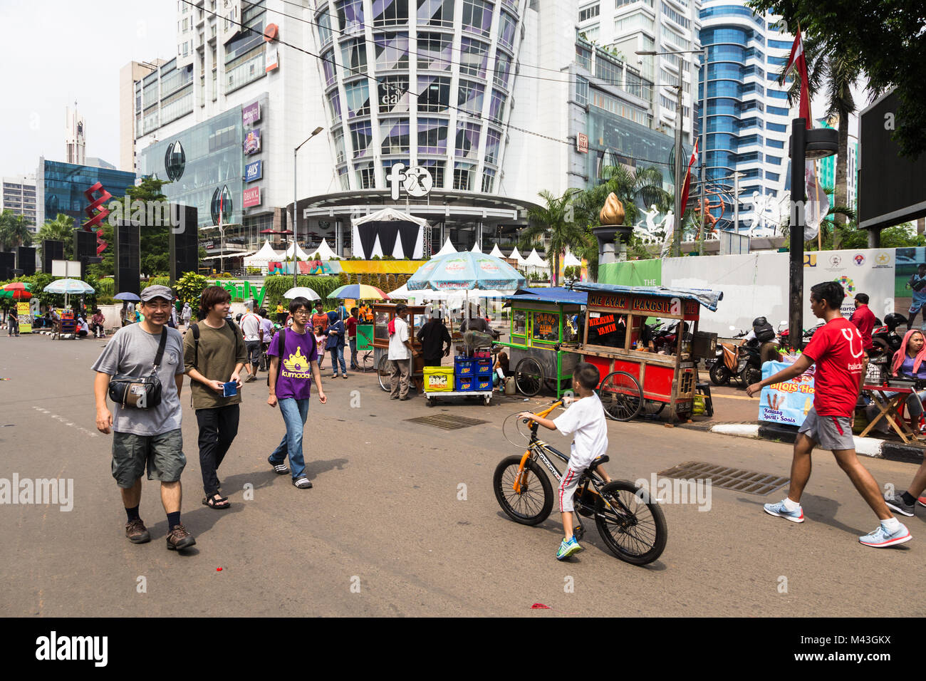 Indonesia people shopping jakarta hi-res stock photography and images ...