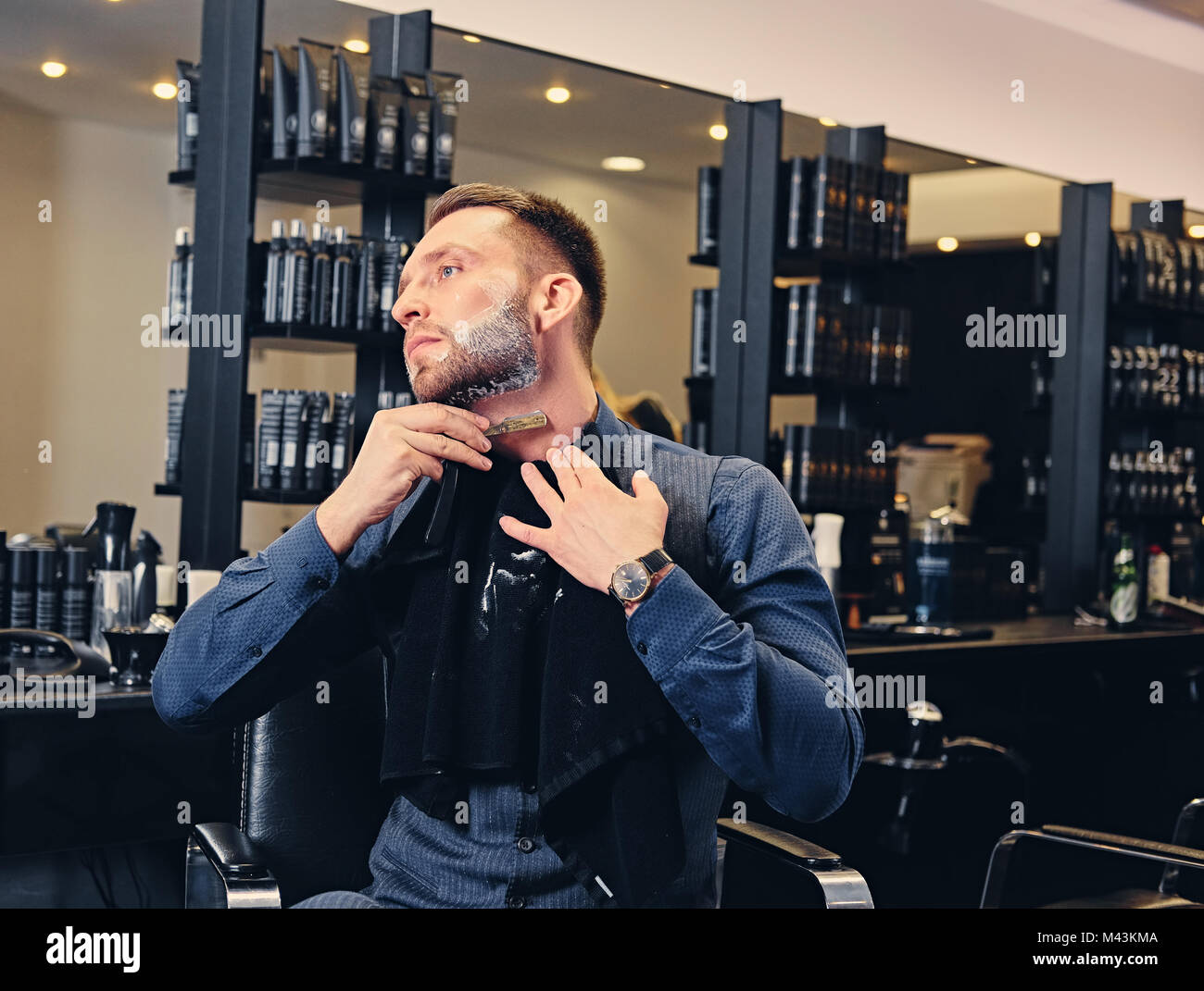 A man shaving himself in a saloon Stock Photo - Alamy